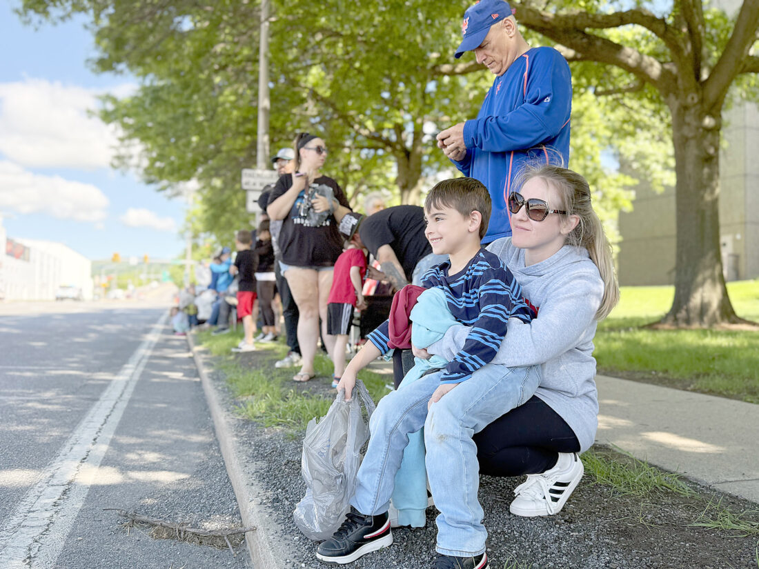 Star-spangled salute: Thousands gather at Altoona Memorial Day parade ...